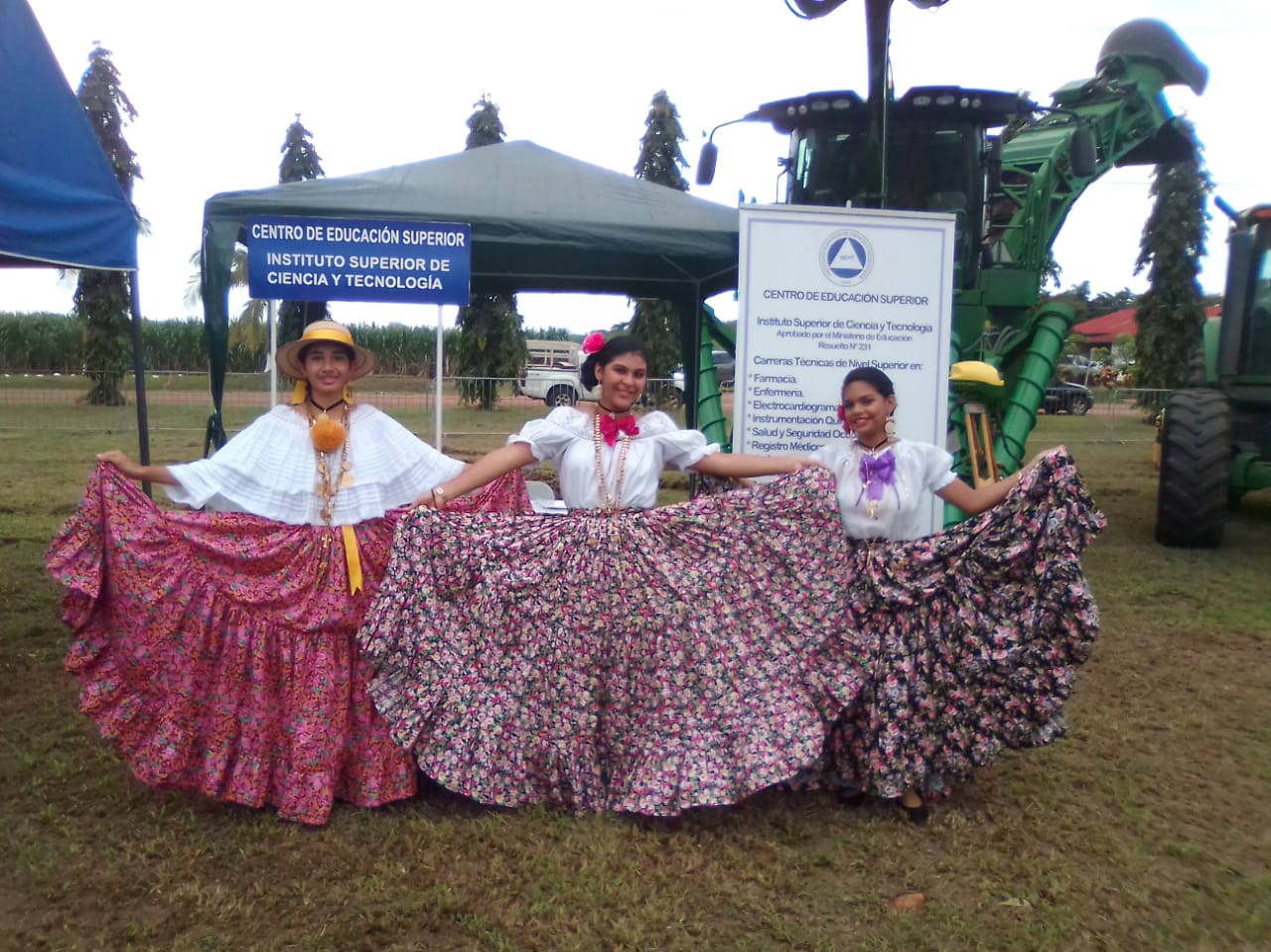 FOTOS MES DE LA PATRIA - INSTITUTO SUPERIOR DE CIENCIA Y TECNOLOGÍA